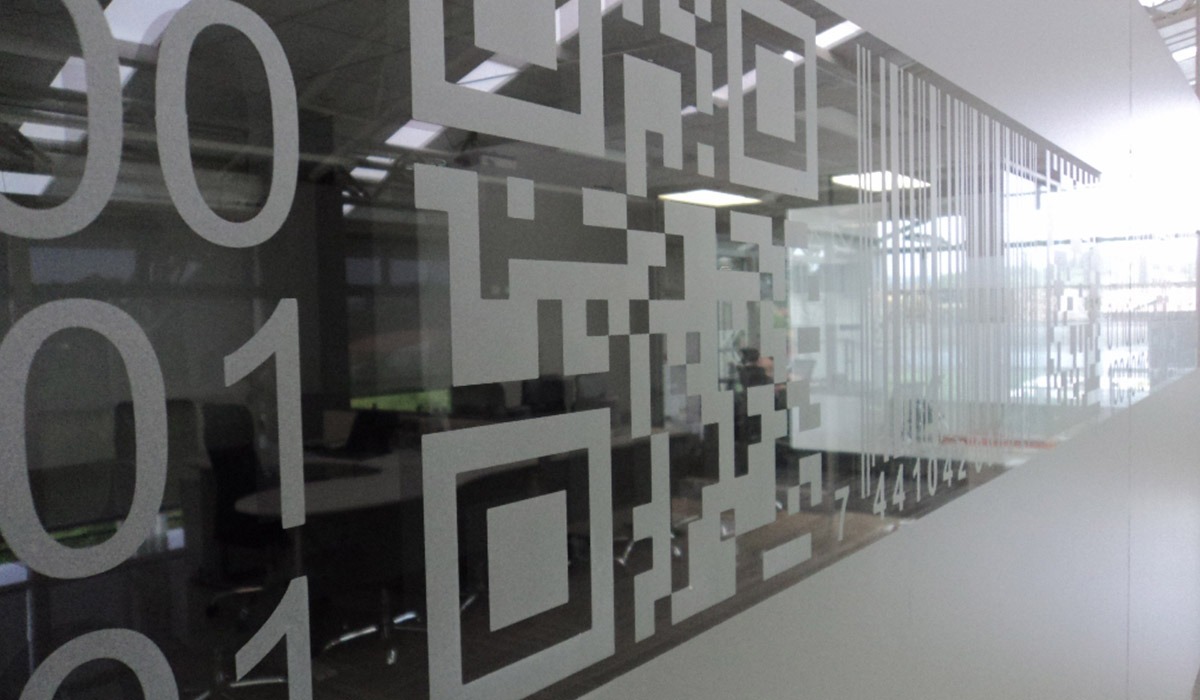 Aprovecha la protección visual que te ofrece el vinil frost | Plásticos ...